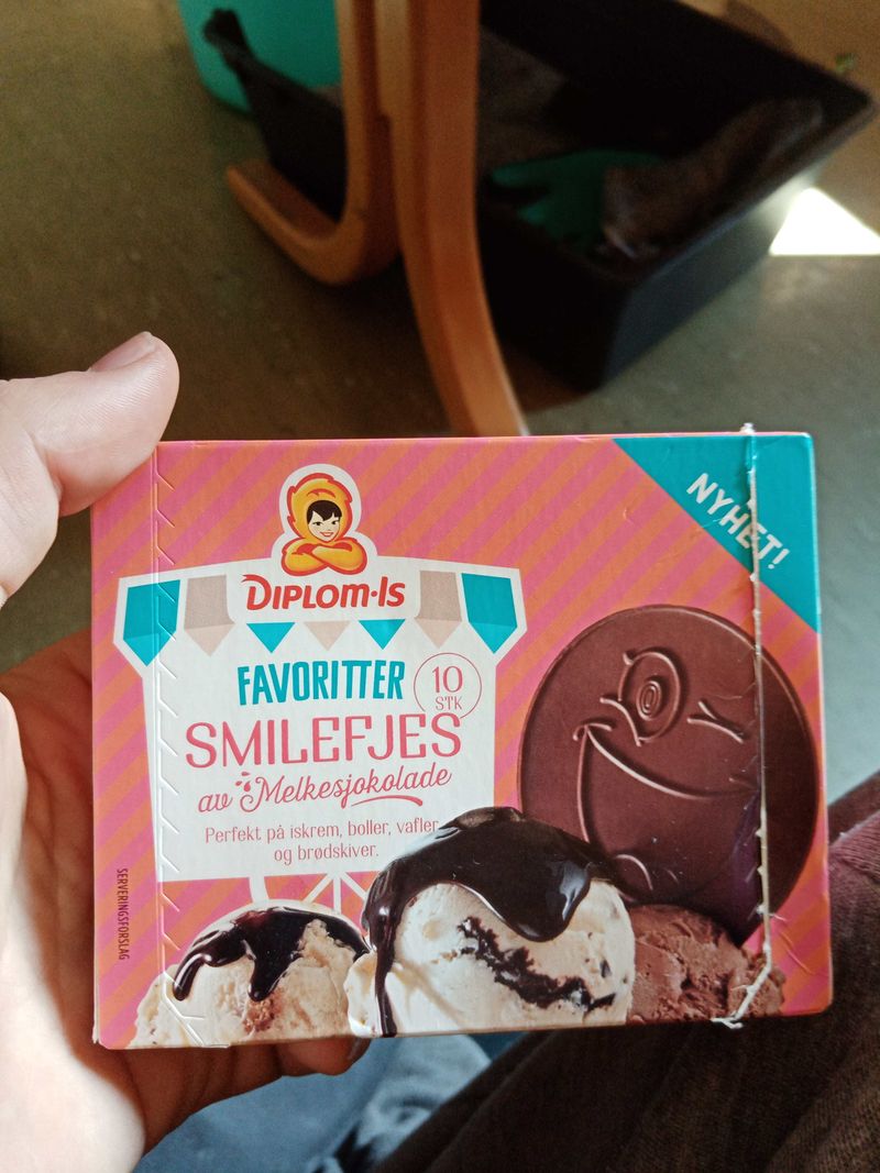 Smilefjes av melkesjokolade, Diplom-is | Noba
